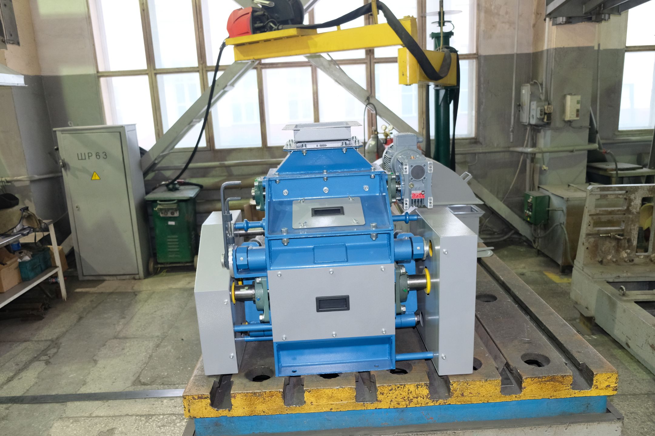 Roller mill grinder