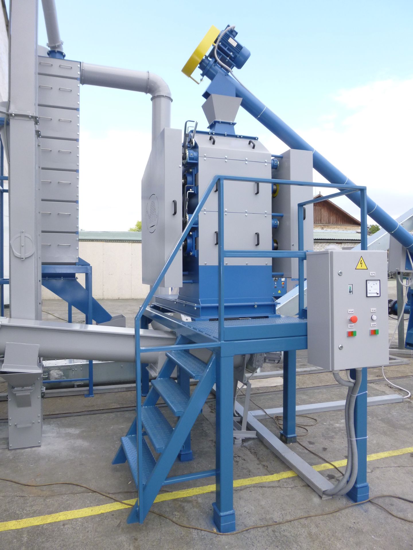 PHOTO OF THE SOYBEAN PROCESSING LINES